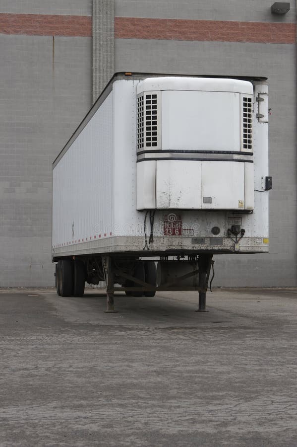 570 Semi Truck Tractor Trailer Loading Dock Stock Photos - Free ...