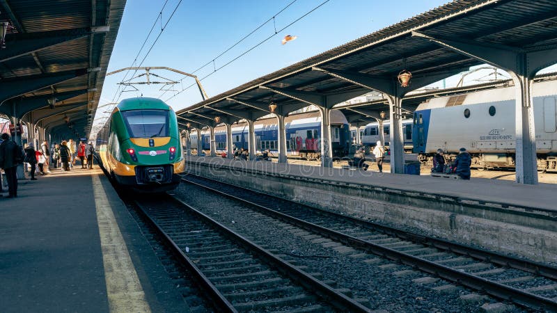 Train at Bucharest North Railway Station (Gara De Nord Bucuresti ...