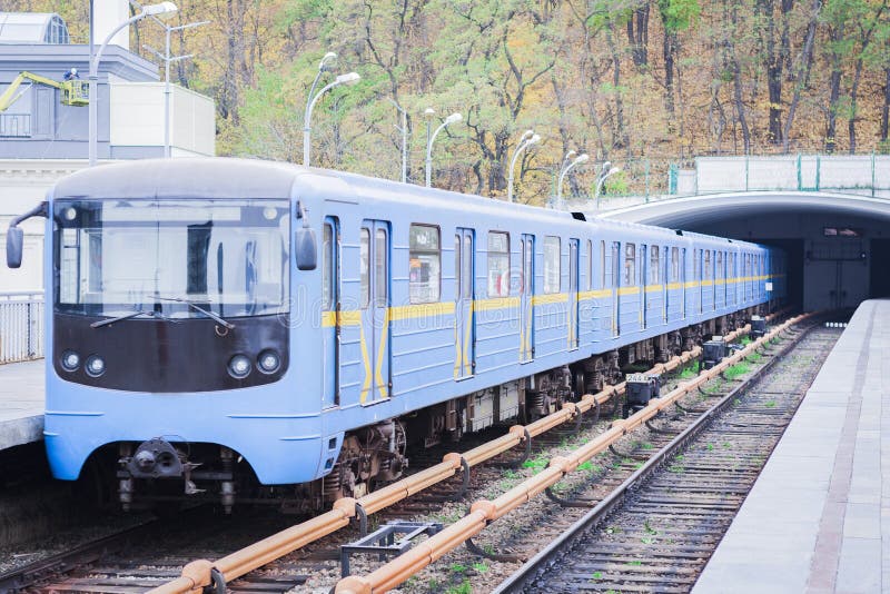 Train on Metro Subway Bridge Over the River Dnieper, Kiev, Ukraine ...