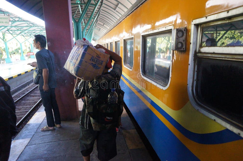 Train passenger editorial photography. Image of passengers - 60193167