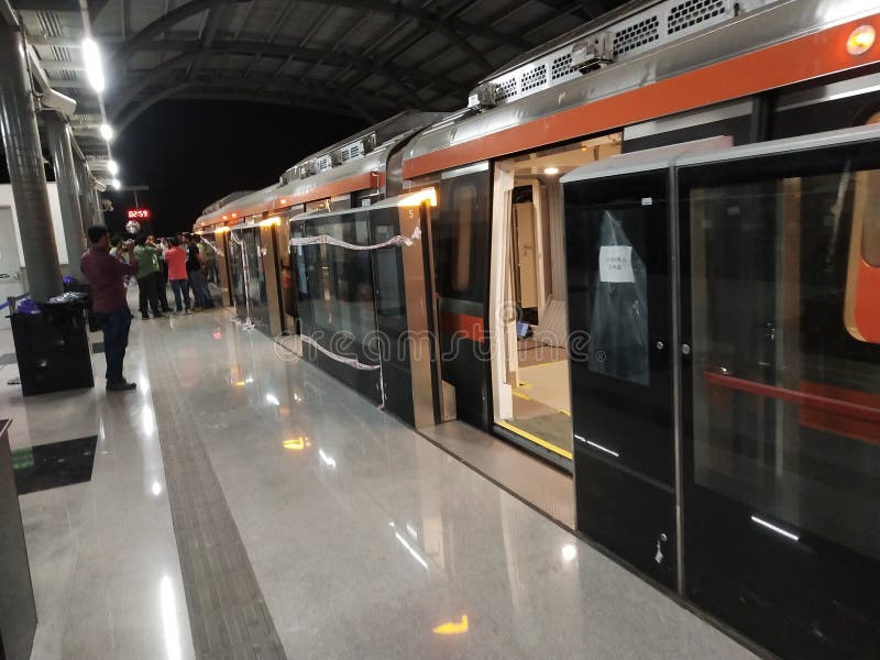 Train PSD Platform Testing Light Editorial Photography - Image of train ...