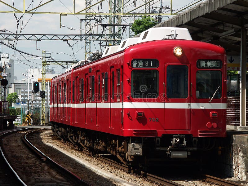 Train Rouge Kawasaki, Japon Photo stock éditorial - Image du électrique ...