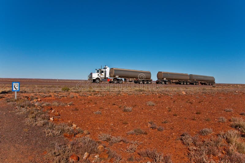 Train routier image stock. Image du vitesse, cambrousse - 16831895