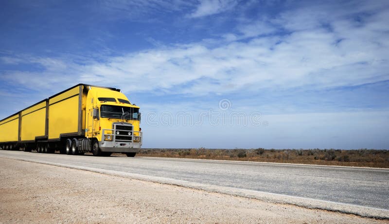 Train Routier De Grands D'installations De Camions Semi-remorque Photo ...