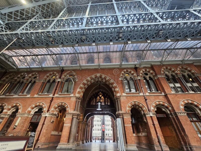 Train Station in London England Editorial Stock Image - Image of united ...