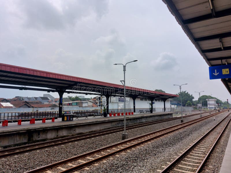 Train Station Platform with Railway Tracks and Empty Platform Stock ...