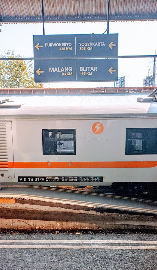 The Train Stops at the Station Stock Image - Image of station, tugu ...