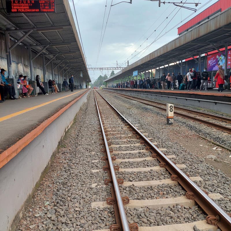 The Train that is about To Enter the Station Editorial Image - Image of ...