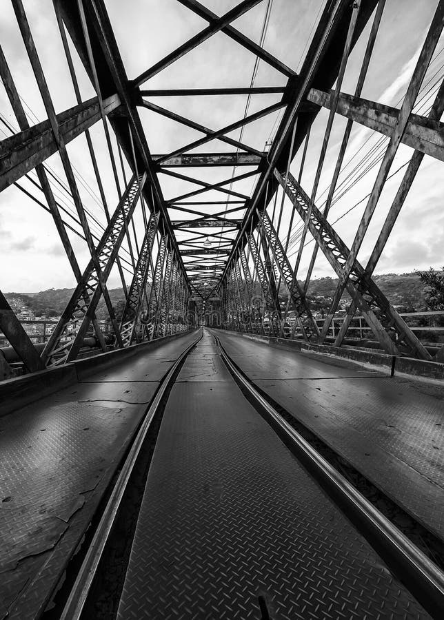 Train track bridge stock image. Image of ncavo, recaacute - 331726523
