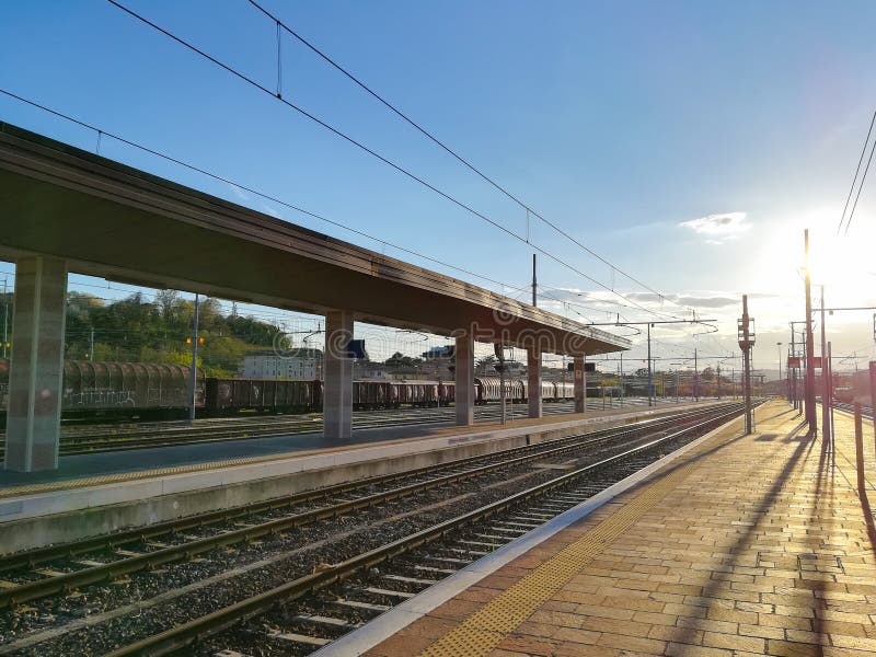 Train Tracks Perspective View Stock Image - Image of lines, perspective ...