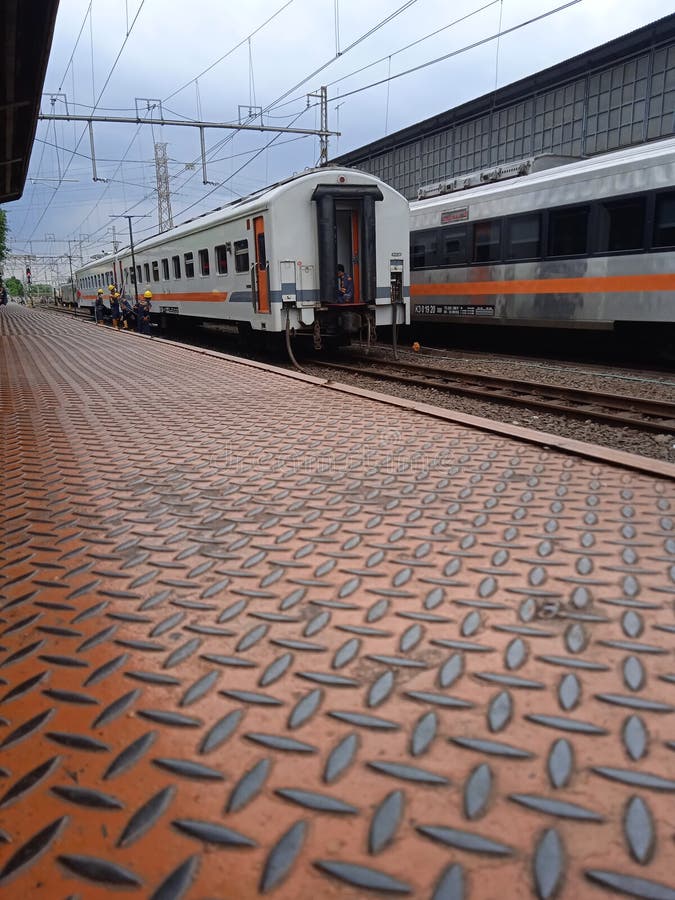 The Train Transition To Stations Editorial Stock Image - Image of paron ...