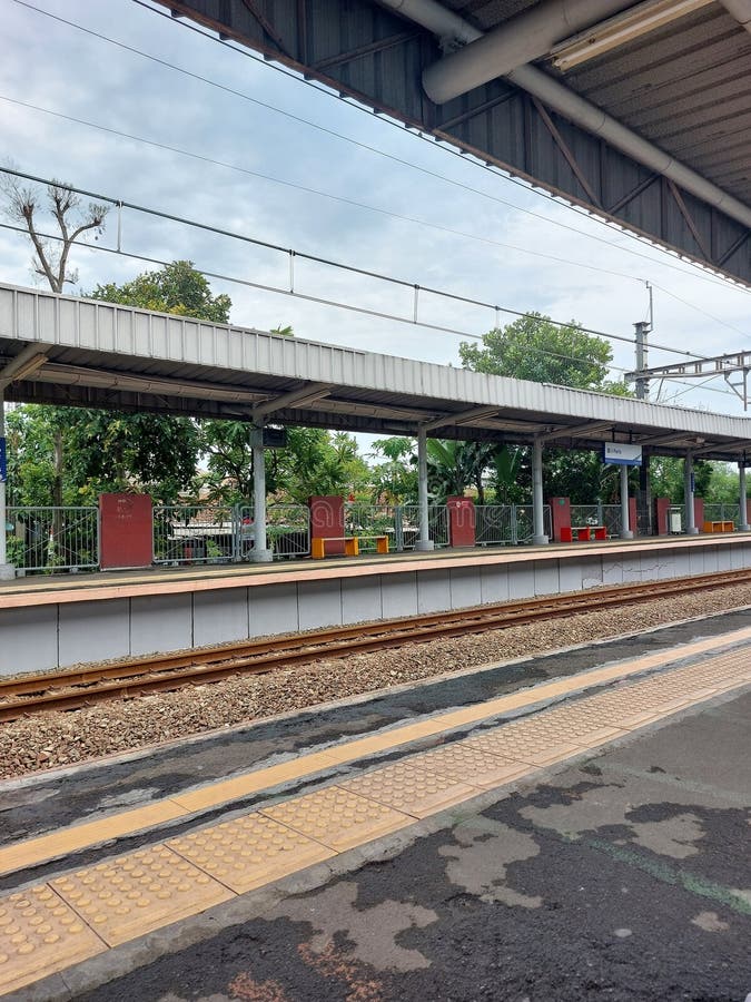 Train Waiting Area at a Train Station Stock Photo - Image of locomotive ...