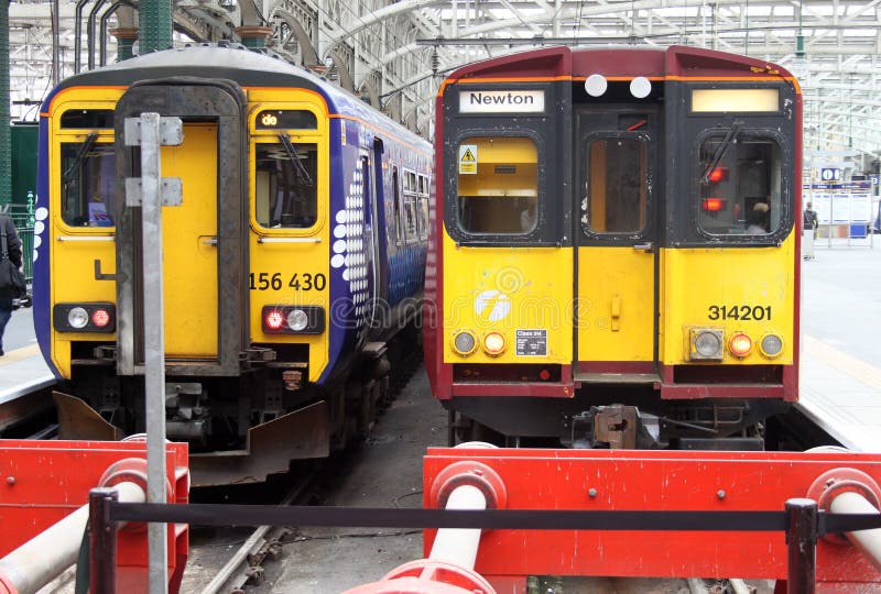 Trains in Glasgow Central Station, Scotland. Editorial Photography ...