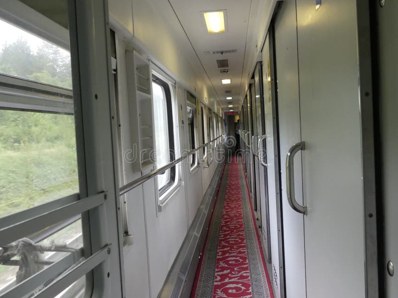 Trains Interurbains Interurbains La Voiture De Compartiment Du Train ...