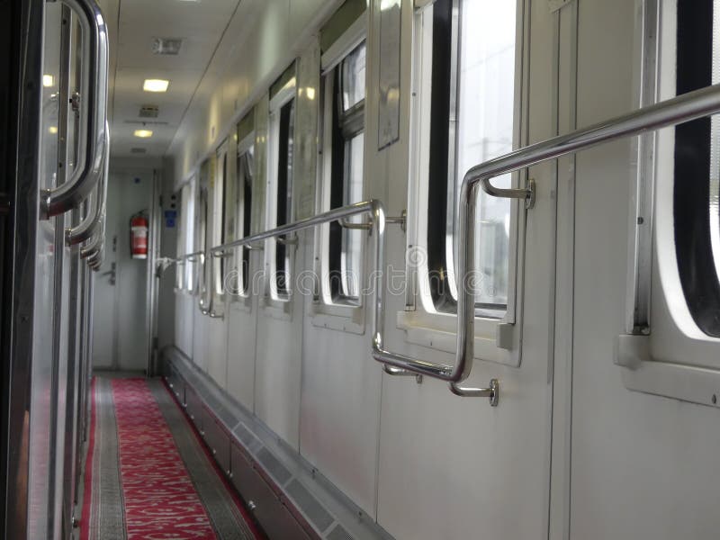 Trains Interurbains Interurbains La Voiture De Compartiment Du Train ...