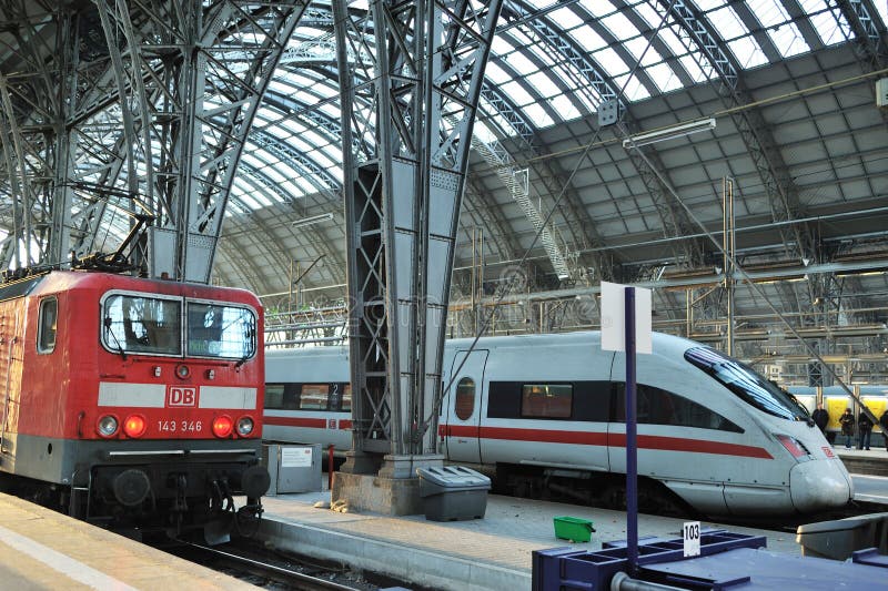 Trains on platforms editorial photography. Image of structure - 21988347