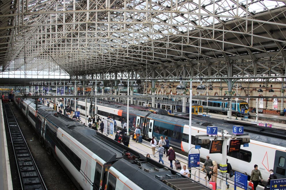 Trains at Platforms Manchester Piccadilly Station Editorial Image ...
