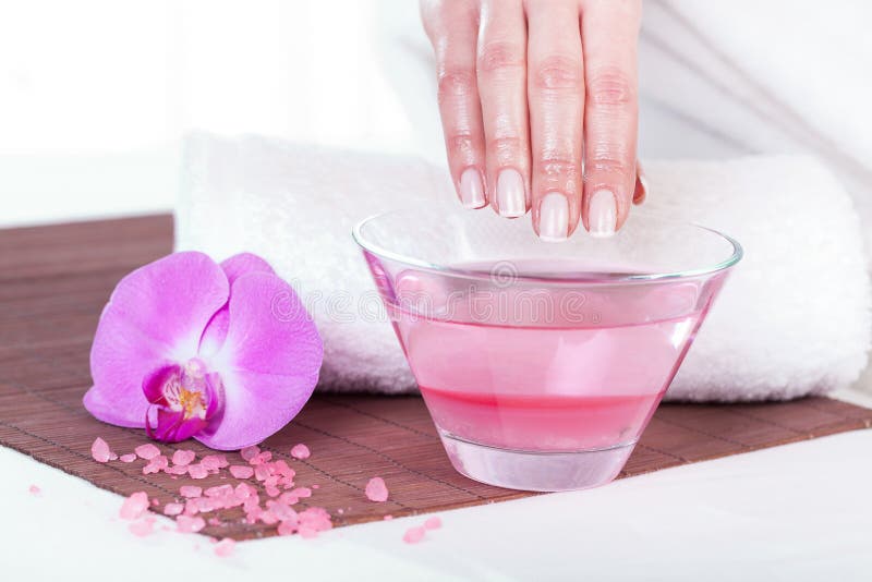 Traitement De Main De Paraffine Image stock - Image du paisible, mains ...