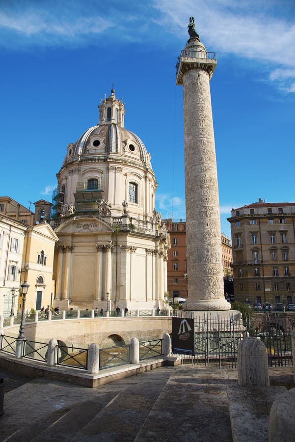 Trajanssäule Und Basilika Ulpia, Rom, Italien Redaktionelles Foto ...