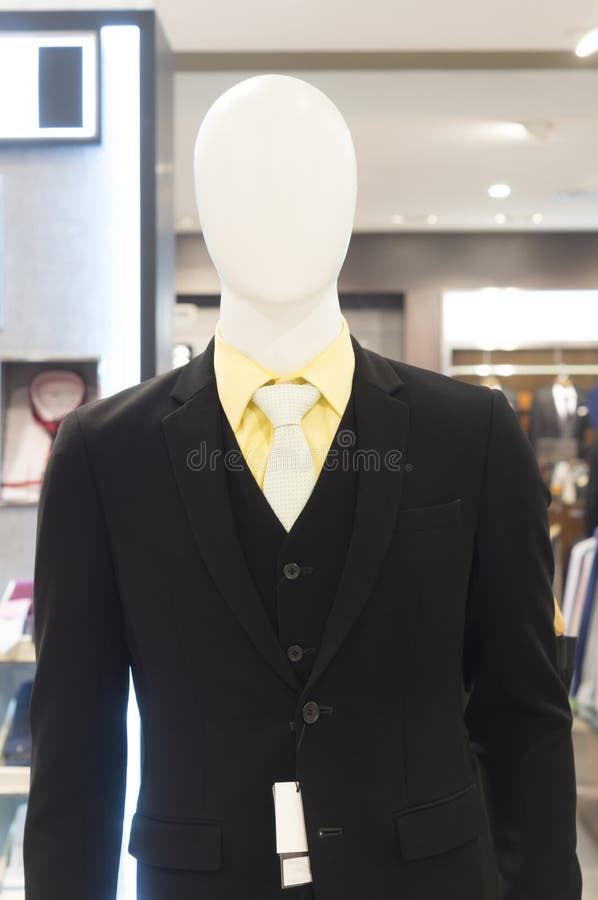 Traje Elegante Para El Ejecutivo/el Oficinista Llevados Por El Modelo ... Traje Elegante Para El Ejecutivo/el Oficinista Llevados Por El Modelo ...