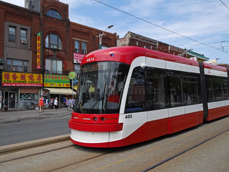 Tram di Toronto fotografia editoriale. Immagine di camminare - 75110956
