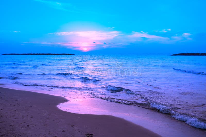 Tramonto Rosa Blu Sopra Il Mare Fotografia Stock - Immagine di contesto ...