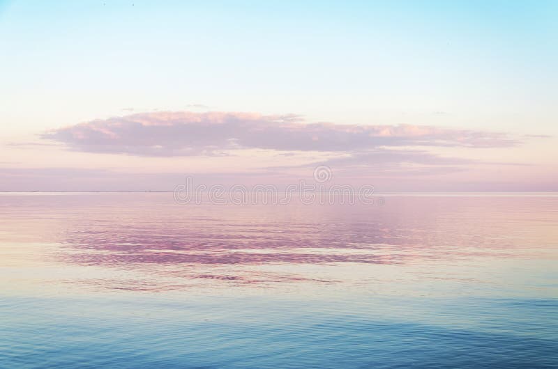 Tramonto Rosa Blu Sopra Il Mare Fotografia Stock - Immagine di contesto ...