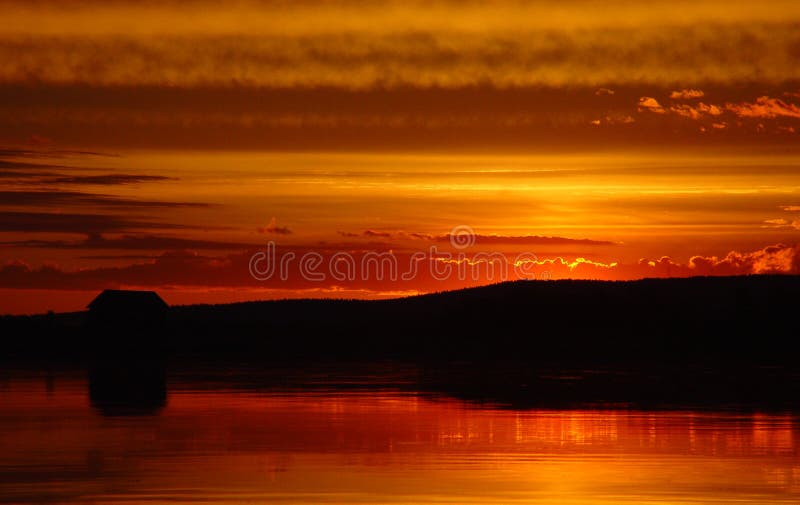 Tramonto sul fiume Tornio fotografia stock. Immagine di campagna - 20606306