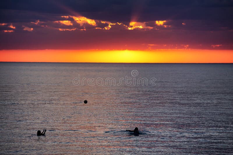 Tramonto Sul Lago Balkhash, Il Kazakistan Fotografia Stock - Immagine ...
