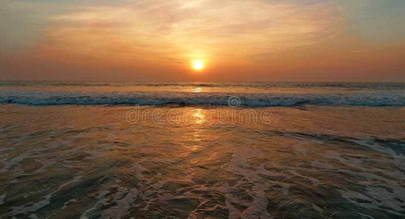 Tramonto sul Mar Arabico. immagine stock. Immagine di calore - 37279317