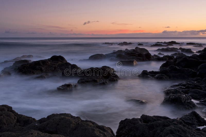 Tramonto sulle rocce immagine stock. Immagine di esterno - 26871763