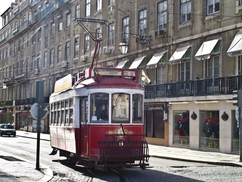 Tramway rouge image stock éditorial. Image du tramway - 47776009