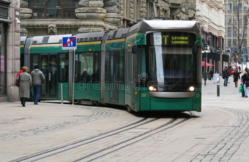Tramway vert image stock. Image du rues, vert, transport - 14064637