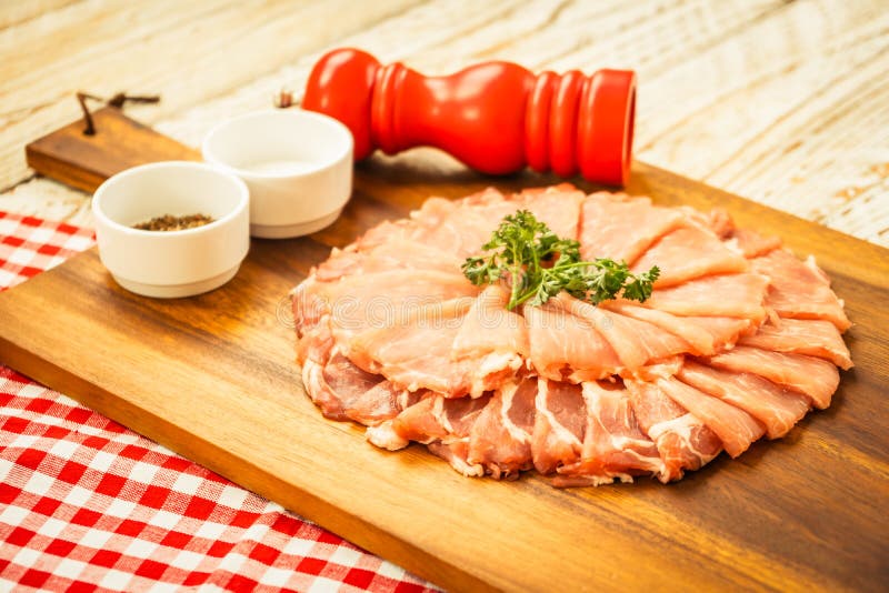 Tranche Crue De Viande De Porc Image stock - Image du tranché, persil ...