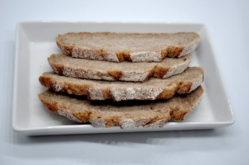 Tranches de pain photo stock. Image du savoureux, digestif - 70111600