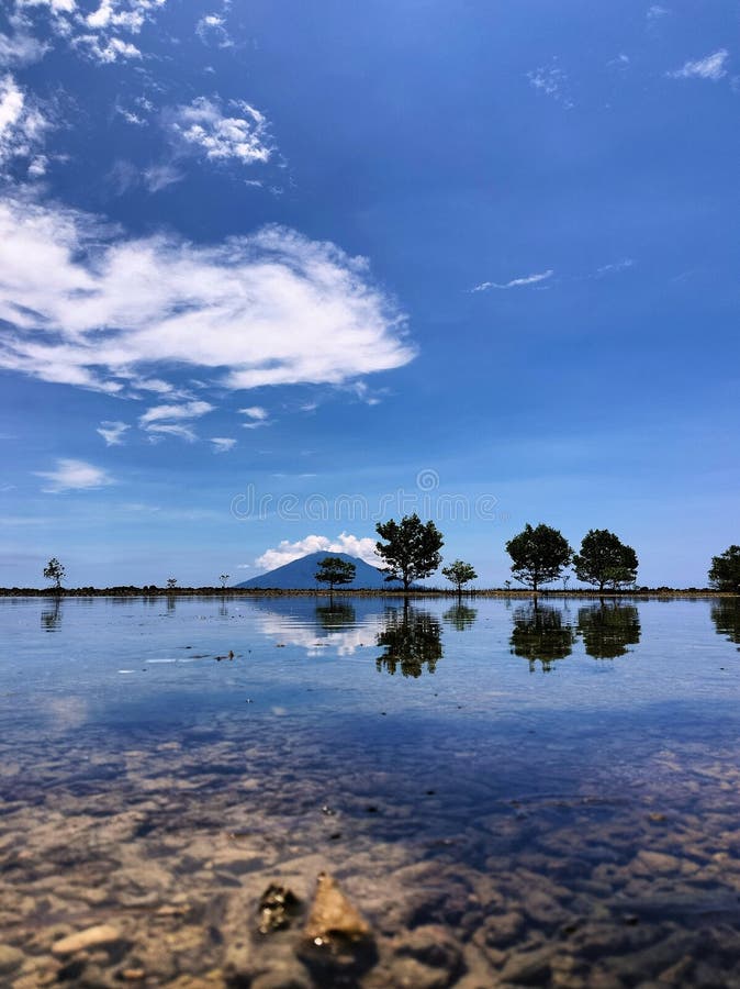 831 Magnificent Natural Mirror Stock Photos - Free & Royalty-Free Stock ...