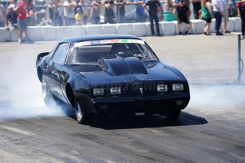 Drag racing editorial stock image. Image of look, open - 41429619