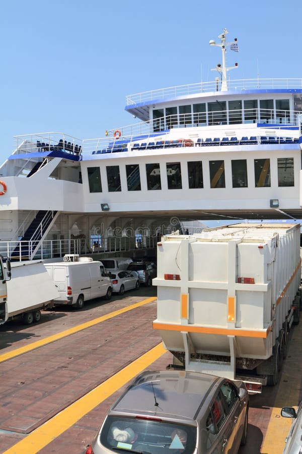 Virtsu, Estonia - 3 De Enero De 2019: Barco En Ferry Entre Los ... Virtsu, Estonia - 3 De Enero De 2019: Barco En Ferry Entre Los ...