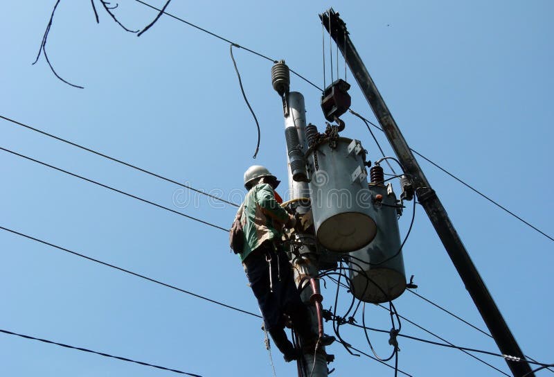 Transformador danificado imagem de stock editorial. Imagem de elétrico ...