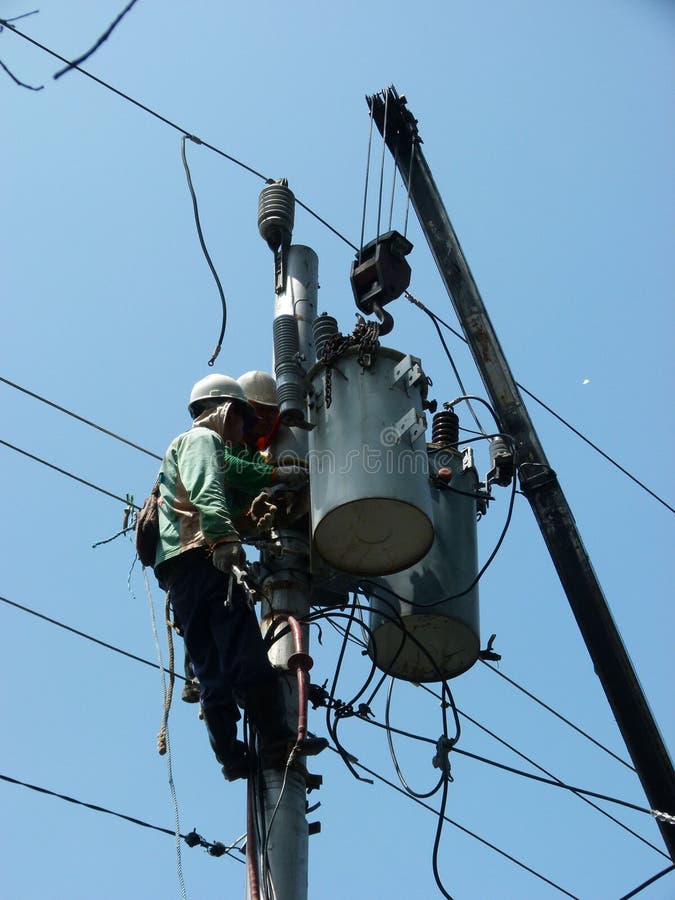 Transformador danificado fotografia editorial. Imagem de transformador ...