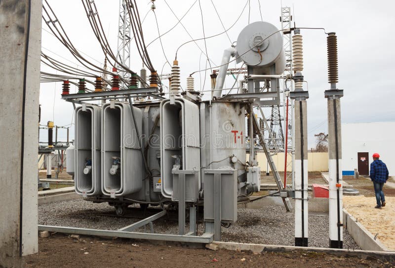 Transformador De Poder 110 Del Kilovoltio Fotografía editorial - Imagen ...