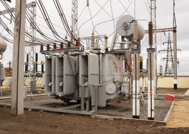 Transformador De Poder 110 Del Kilovoltio Fotografía editorial - Imagen ...