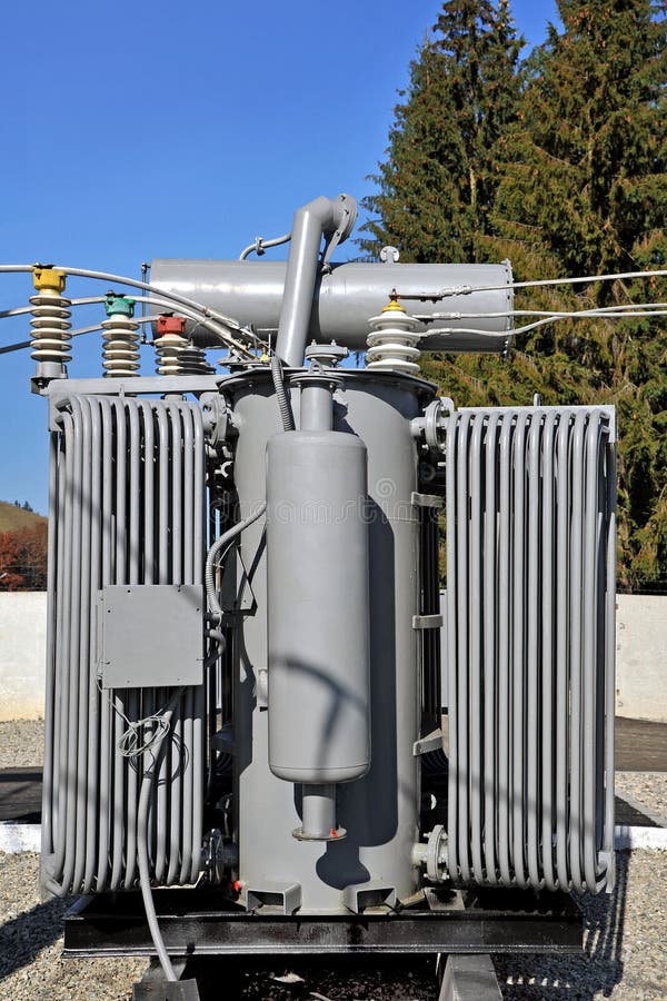 Transformator im Kraftwerk stockbild. Bild von energie - 109335713