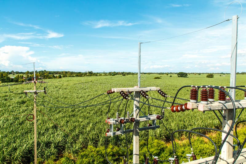 Transformator Op Hoge Krachtcentrale 3D De Elektriciteit Van De ...