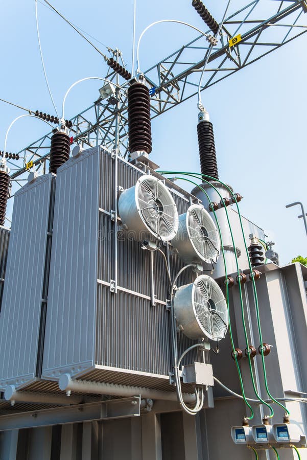 Transformatorstation fotografering för bildbyråer. Bild av keramiskt ...
