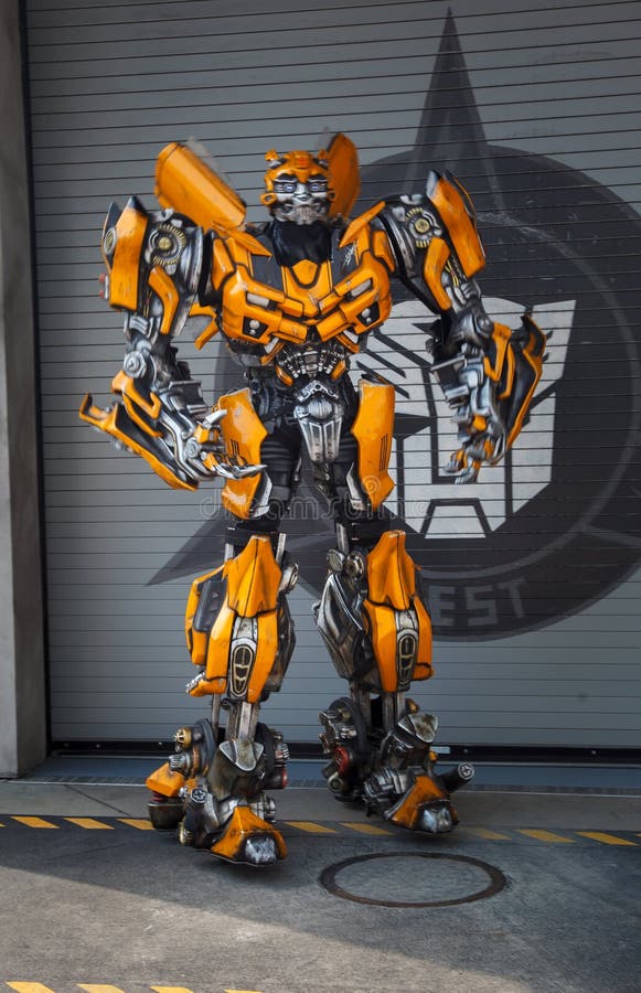 Transformers Bumblebee Robot at Universal Studios Amusement Park, Orlando, Florida Editorial ...