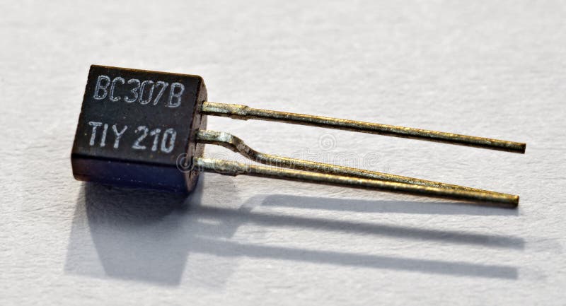 Transistor Des Elektronischen Teils Stockfoto - Bild von teile, aktiv ...