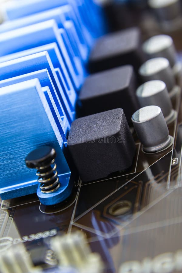 Transistorer Och Kondensatorer I Driva Av Processorn Fotografering för ...