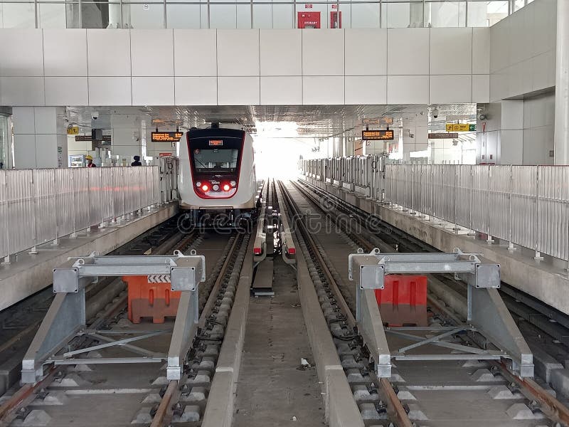 Transit on Station Train stock image. Image of infrastructure - 221707569