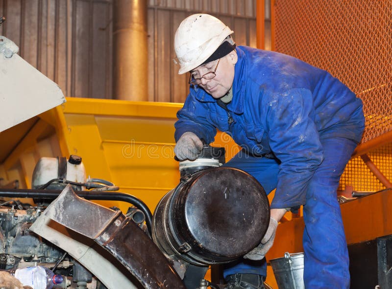 Transmission Repair Close Up Stock Image - Image of auto, labor: 31793359